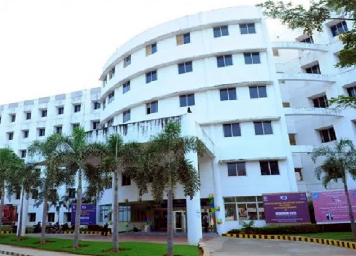 Saveetha Medical College and Hospital (SMCH) | Book UR Admission